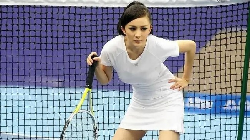Dương Mịch ưỡn ẹo thả dáng trên sân tennis, Cnet mỉa mai 'rẻ tiền' - Tinmoi