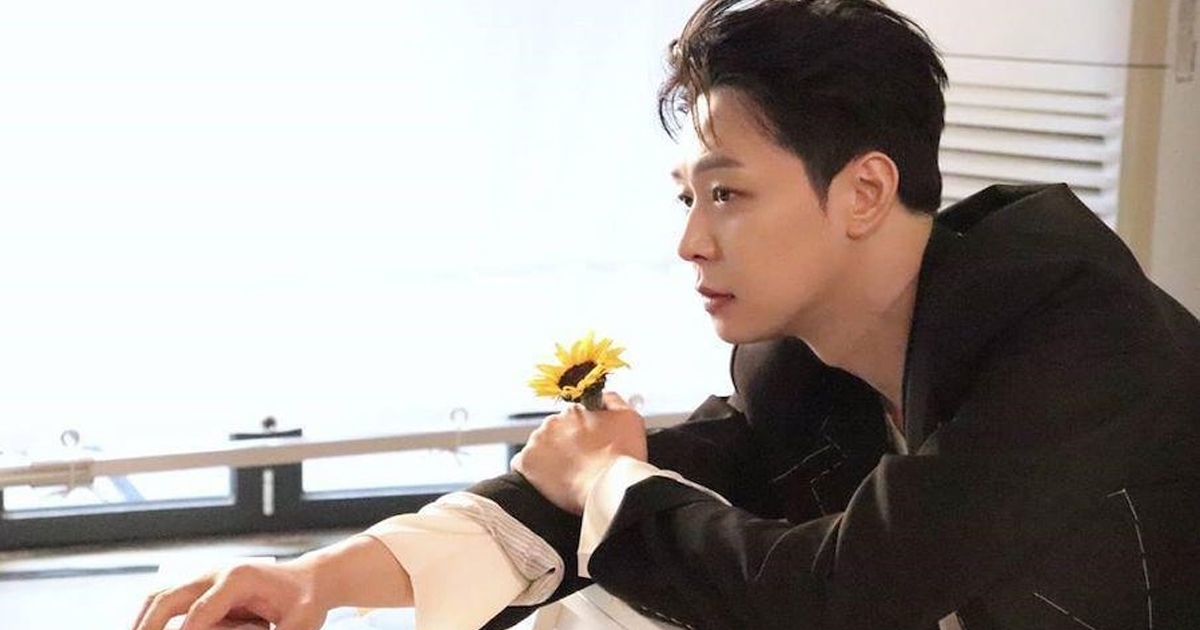 'Hoàng tử gác mái' Park Yoo Chun tiếp tục gặp vận đen sau bê bối đời tư - Tinmoi