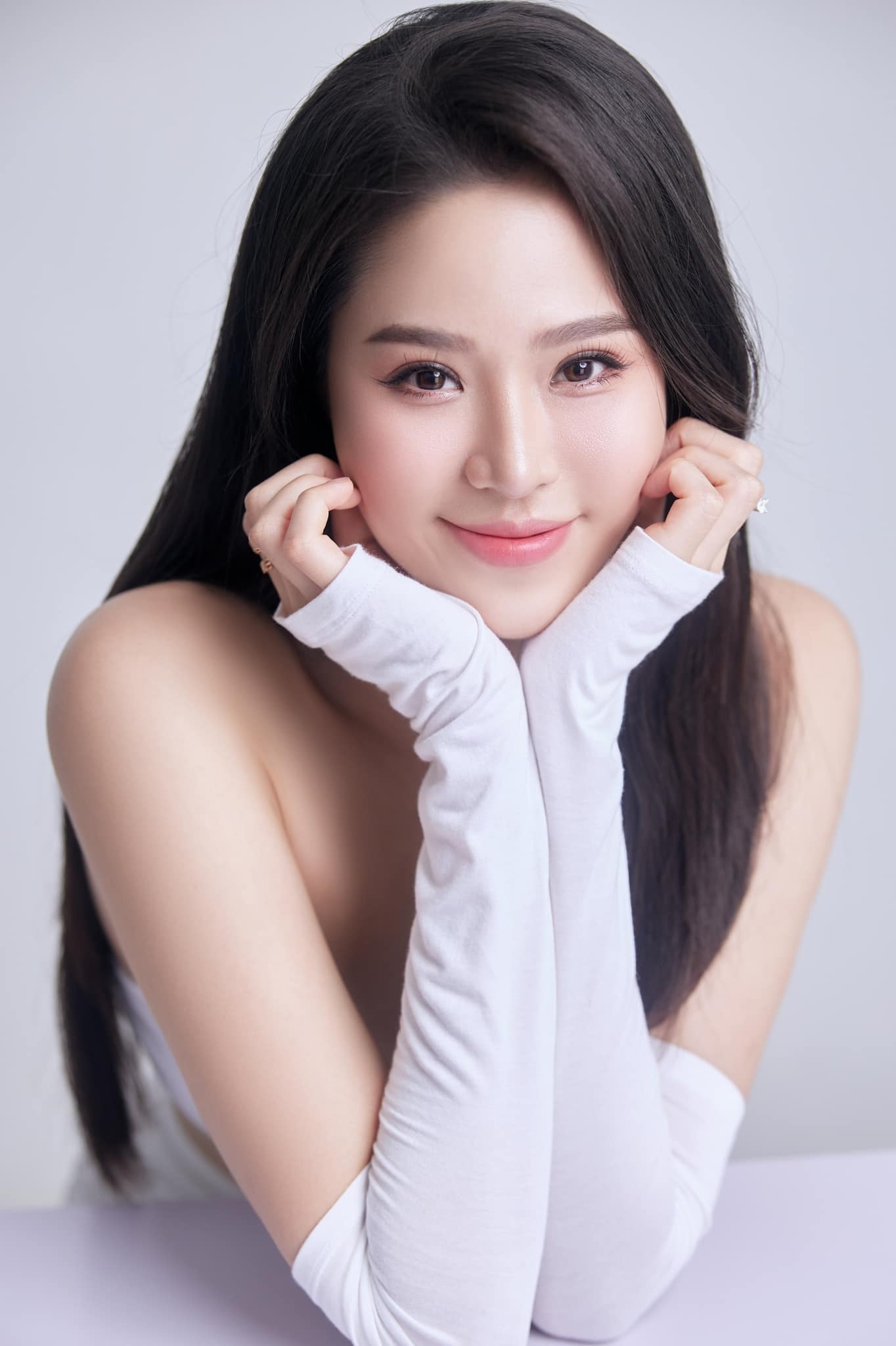 Cận cảnh vẻ đẹp MC 'Nóng cùng World Cup 2022' Nguyễn Hoàng Bảo Châu: Đường cong hút mắt, nhan ...