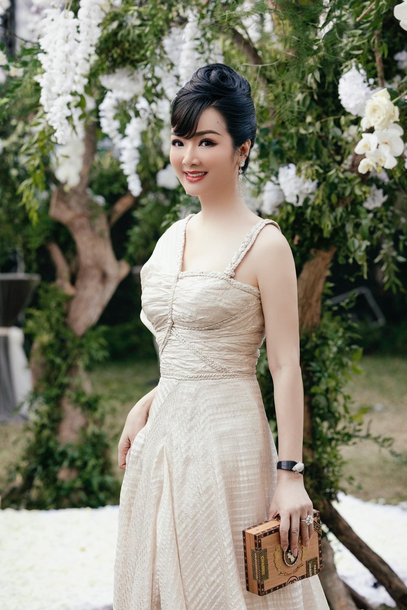 Giáng My không hổ danh sắc nước hương trời, nhan sắc ở tuổi ngoài 50 vẫn khiến nhiều người mê ...